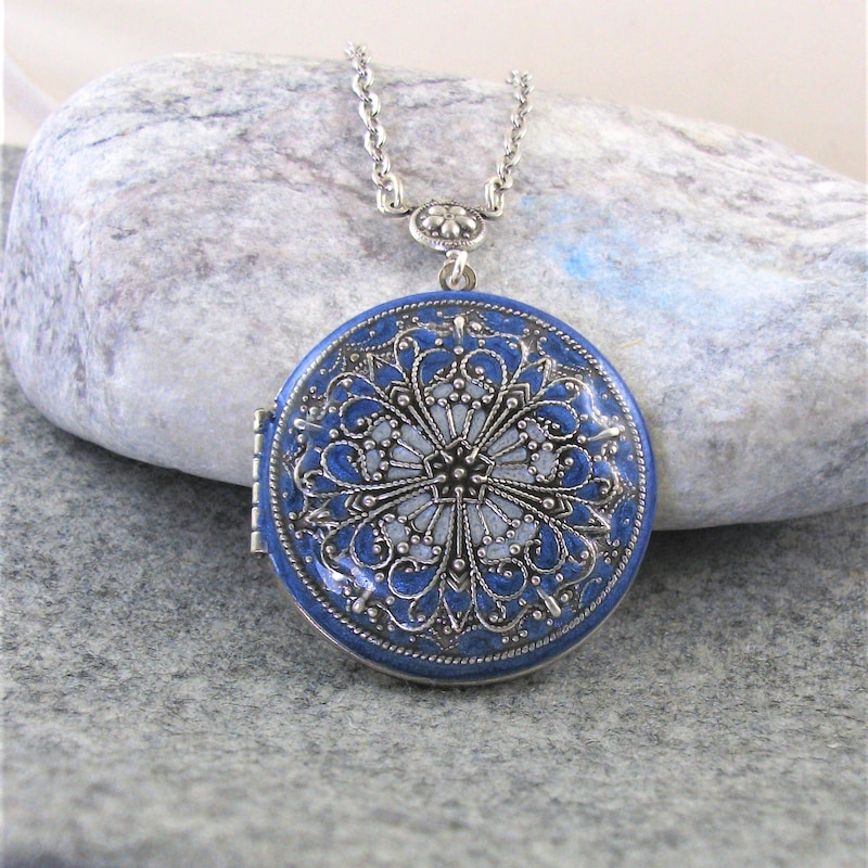 Filigree Locket - Etsy