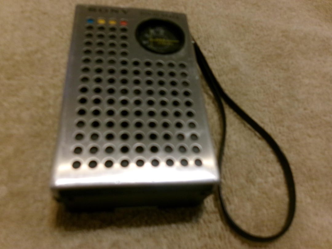 Vintage -rare 1960 Sony Solid State Pocket Transister AM Radio Gray ...