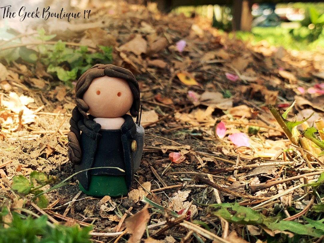 Katniss Everdeen — Hunger Games Figure - Etsy