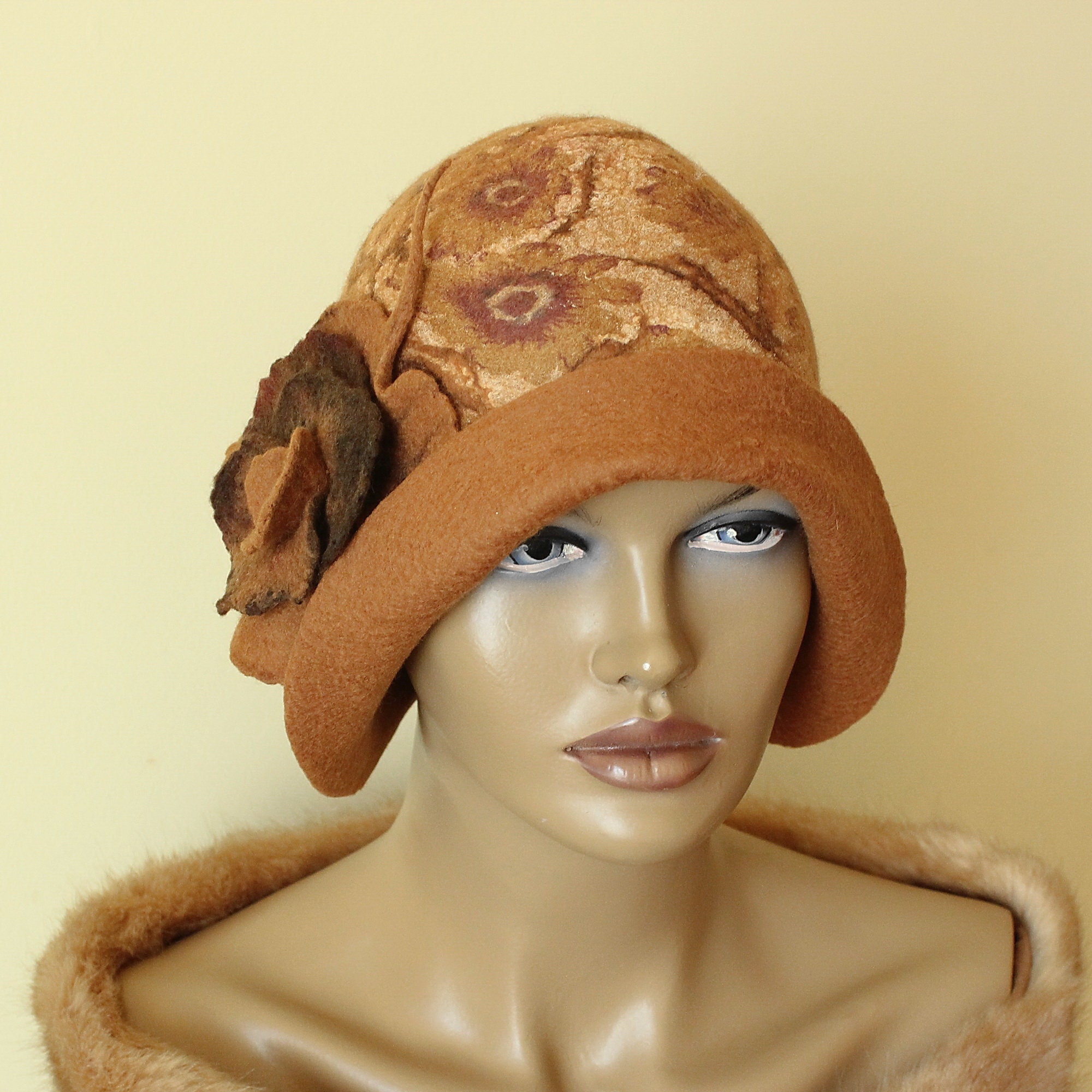 Camel color hat. Copper color hat felted. Size 22,5. Camel and brown ...