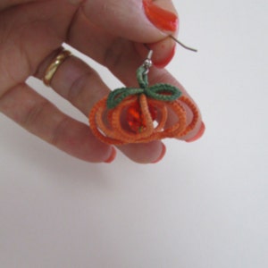 Original Tatting Lace 3- Dimensional Pumpkin Pattern and Step-by-step ...