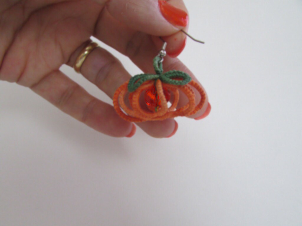Original Tatting Lace 3- Dimensional Pumpkin Pattern and Step-by-step ...