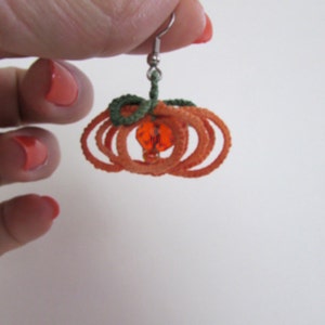 Original Tatting Lace 3- Dimensional Pumpkin Pattern and Step-by-step ...
