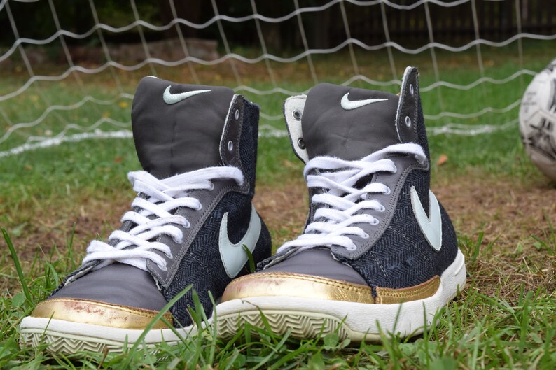 Vintage Nike Sneakers, 90s Black & Gold NIKE Shoes, Y2k Nike, Nike ...