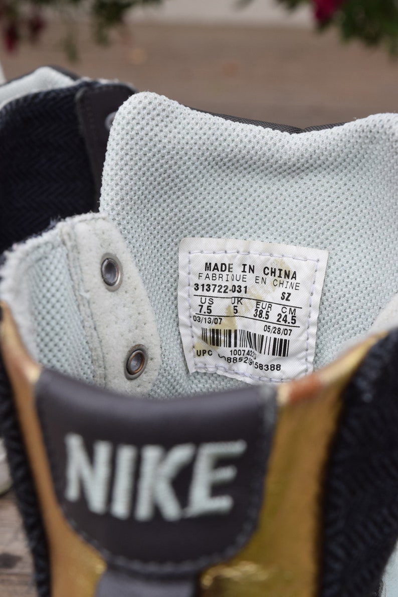 Vintage Nike Sneakers, 90s Black & Gold NIKE Shoes, Y2k Nike, Nike ...