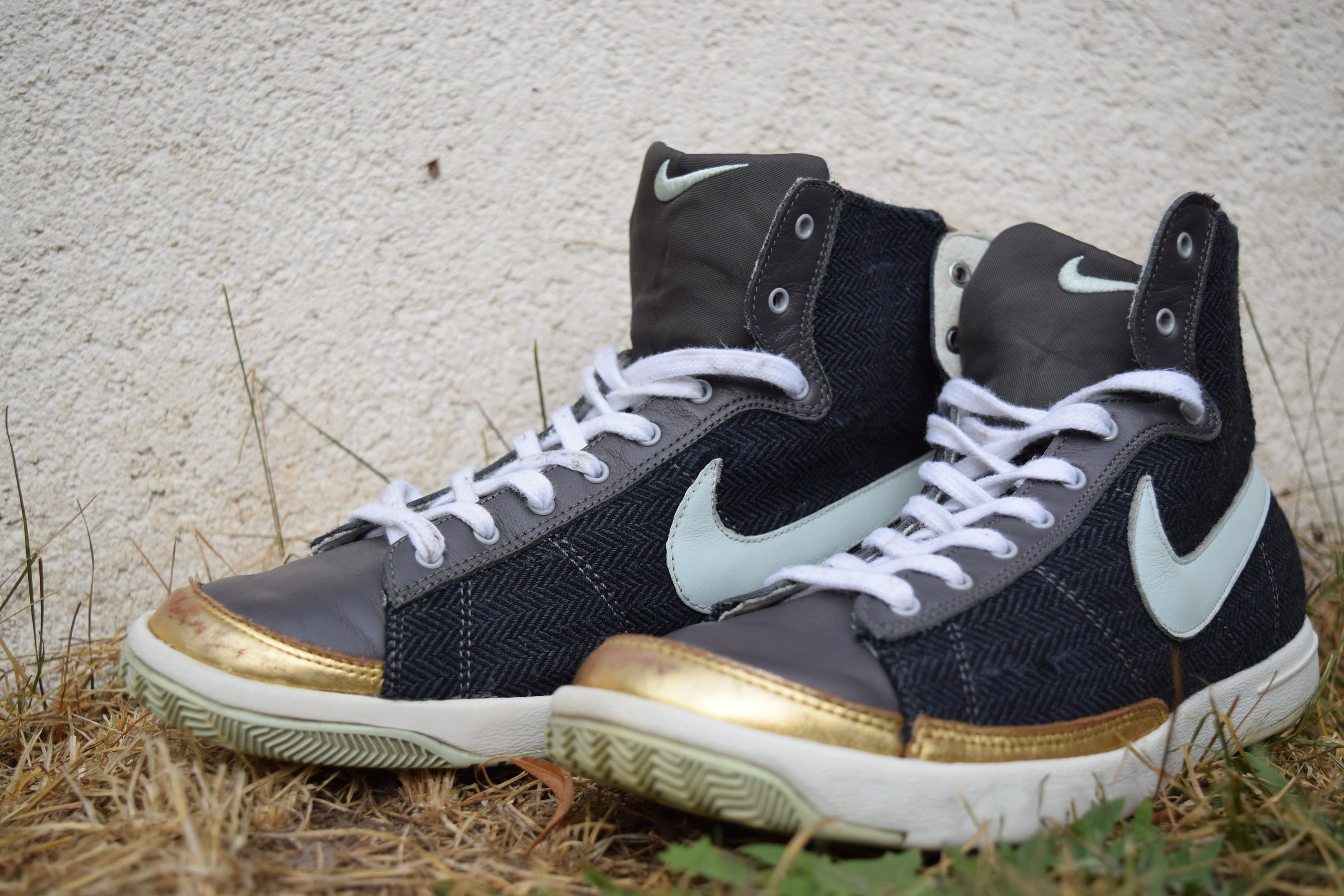 Vintage Nike Sneakers, 90s Black & Gold NIKE Shoes, Y2k Nike, Nike ...