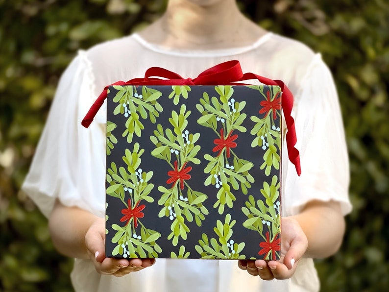Mistletoe Christmas Gift Wrap, Illustrated Holiday Paper, 3 Sheets - Etsy