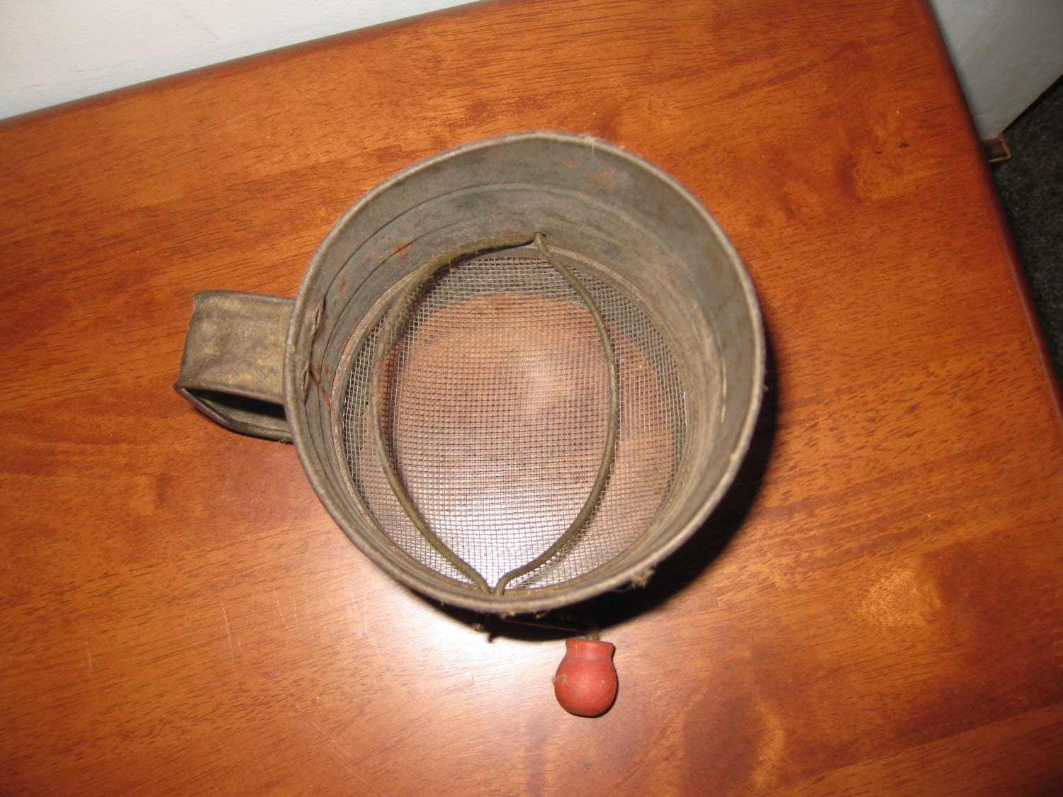 ANTIQUE FLOUR SIFTER 3 Cup Sifter Visible Measure Flour | Etsy