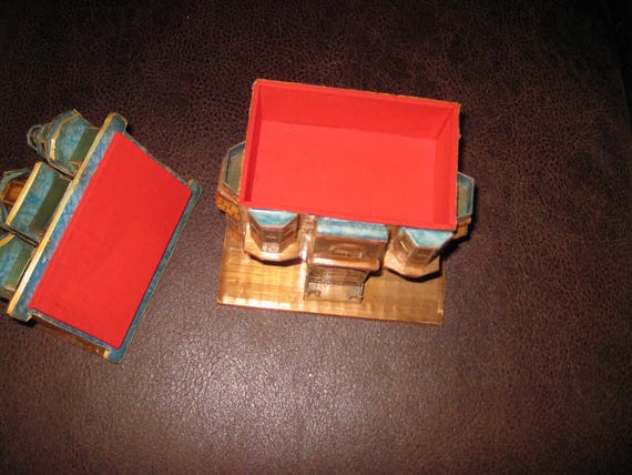 THREE VICTORIAN STYLE Wheat Straw Houses By Reo Compa… - Gem