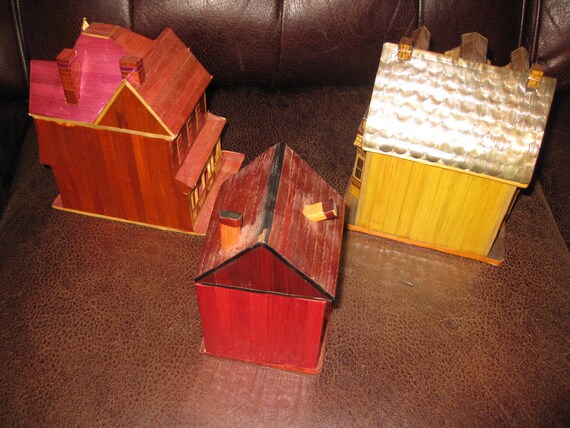 THREE VICTORIAN STYLE Wheat Straw Houses By Reo Compa… - Gem