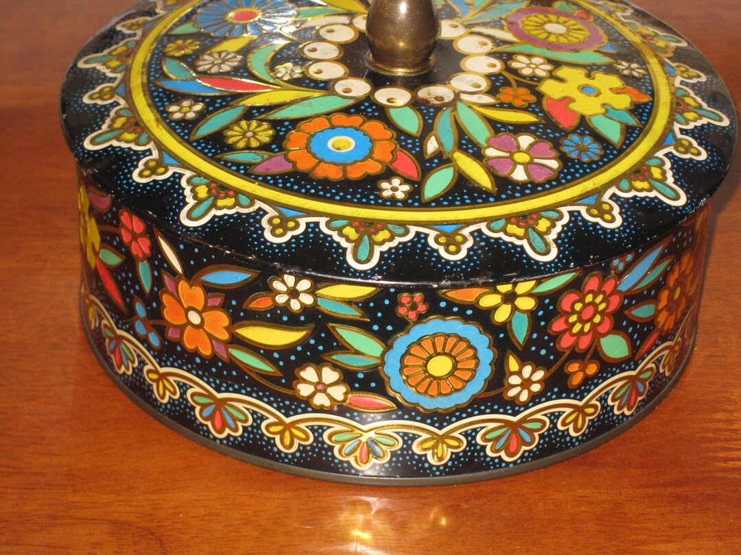 COLLECTION VINTAGE BUTTONS in Tin (container Made in England) Bright ...