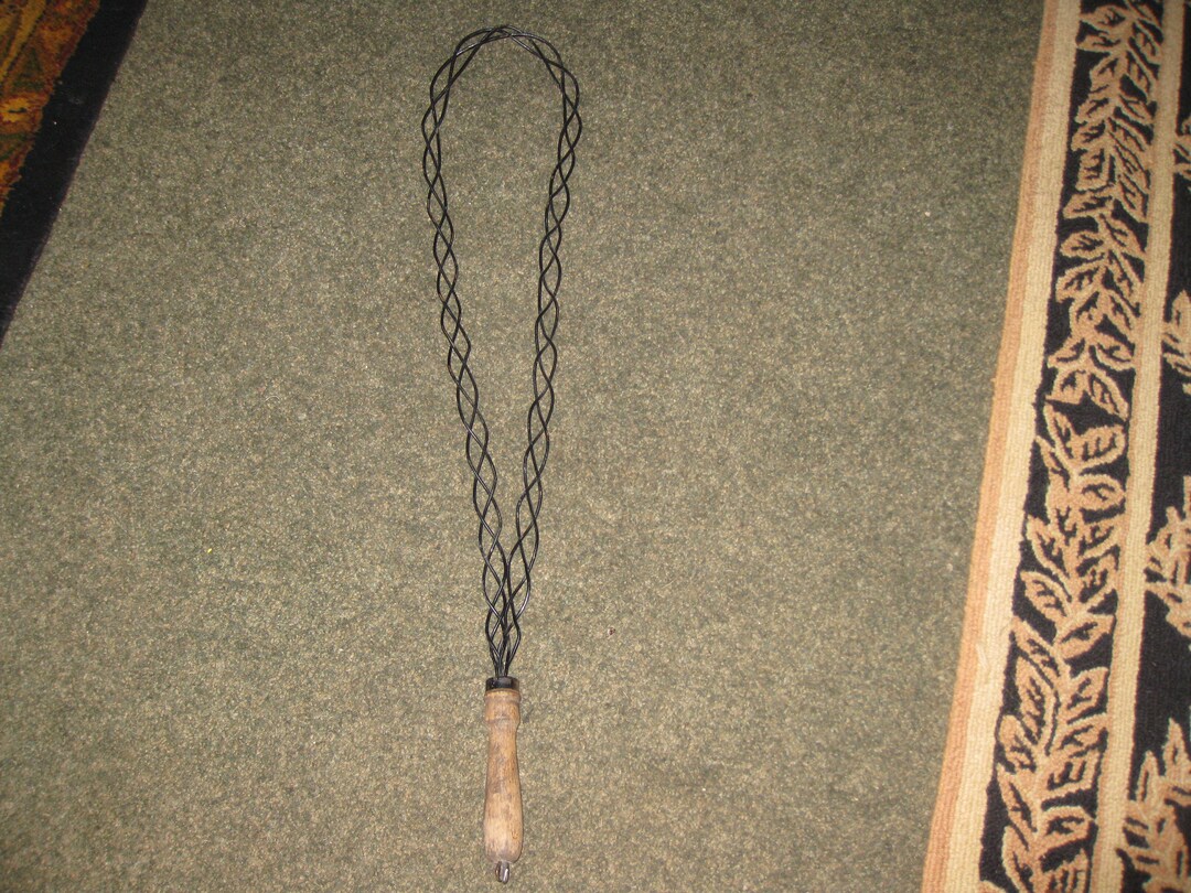 ANTIQUE RUG BEATER Woven Metal With Wood Handle Victorian Rug Beater ...