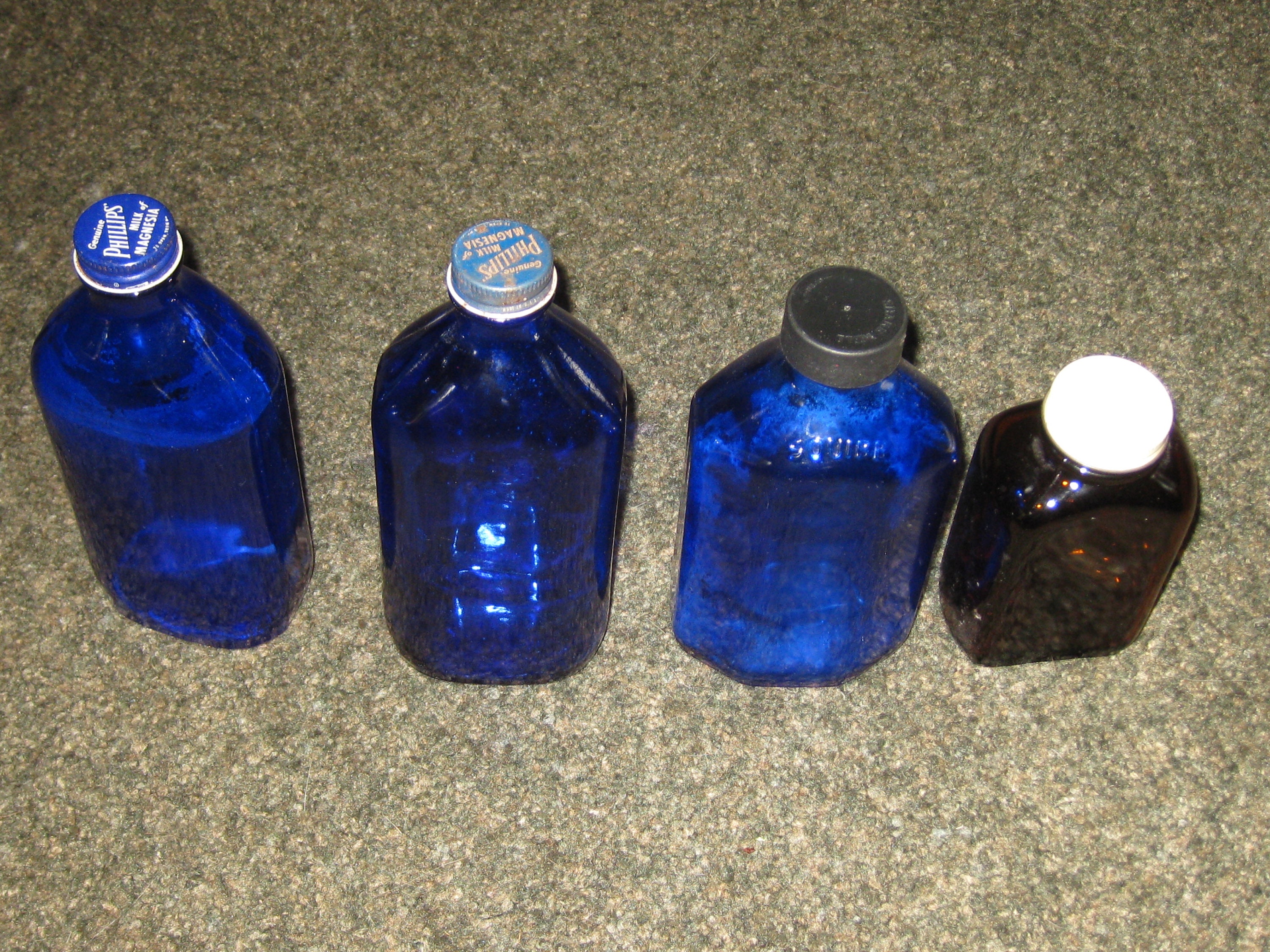 FOUR MEDICINE BOTTLES One Brown 4 3/4 Yellow Lilly Screw - Etsy UK