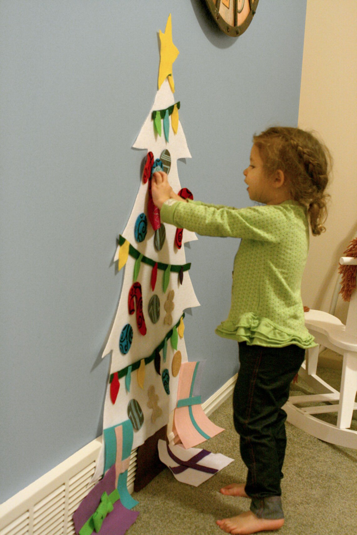 Deluxe White Christmas Felt Tree - Wall Activity. Includes Hanging ...