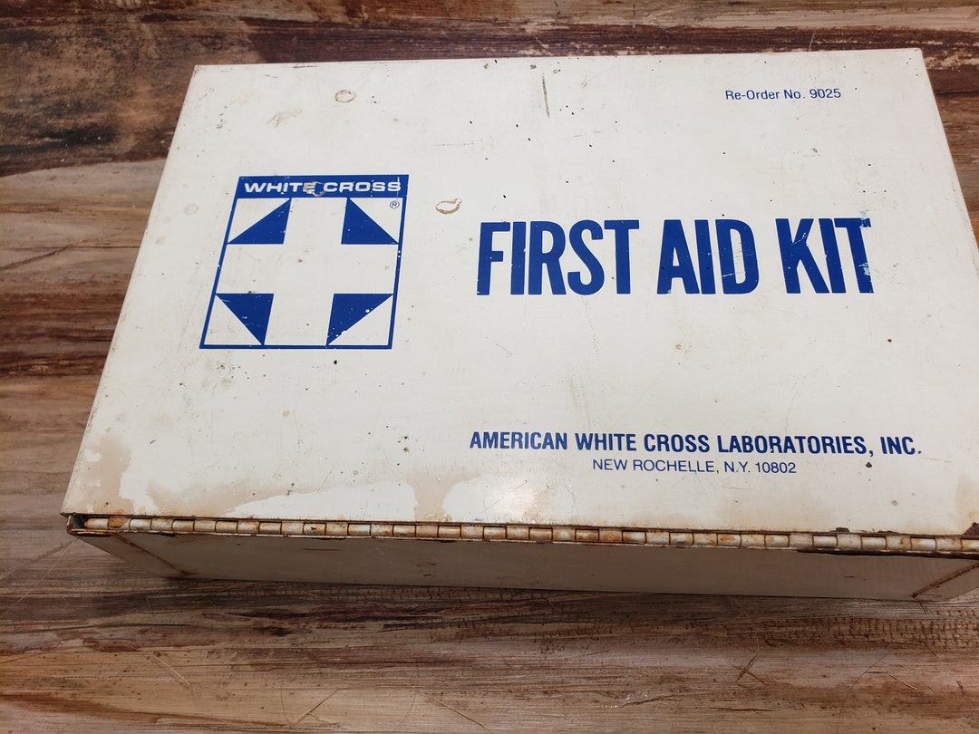 Vintage White Cross First Aid Kit, Rusty and Crusty - Etsy