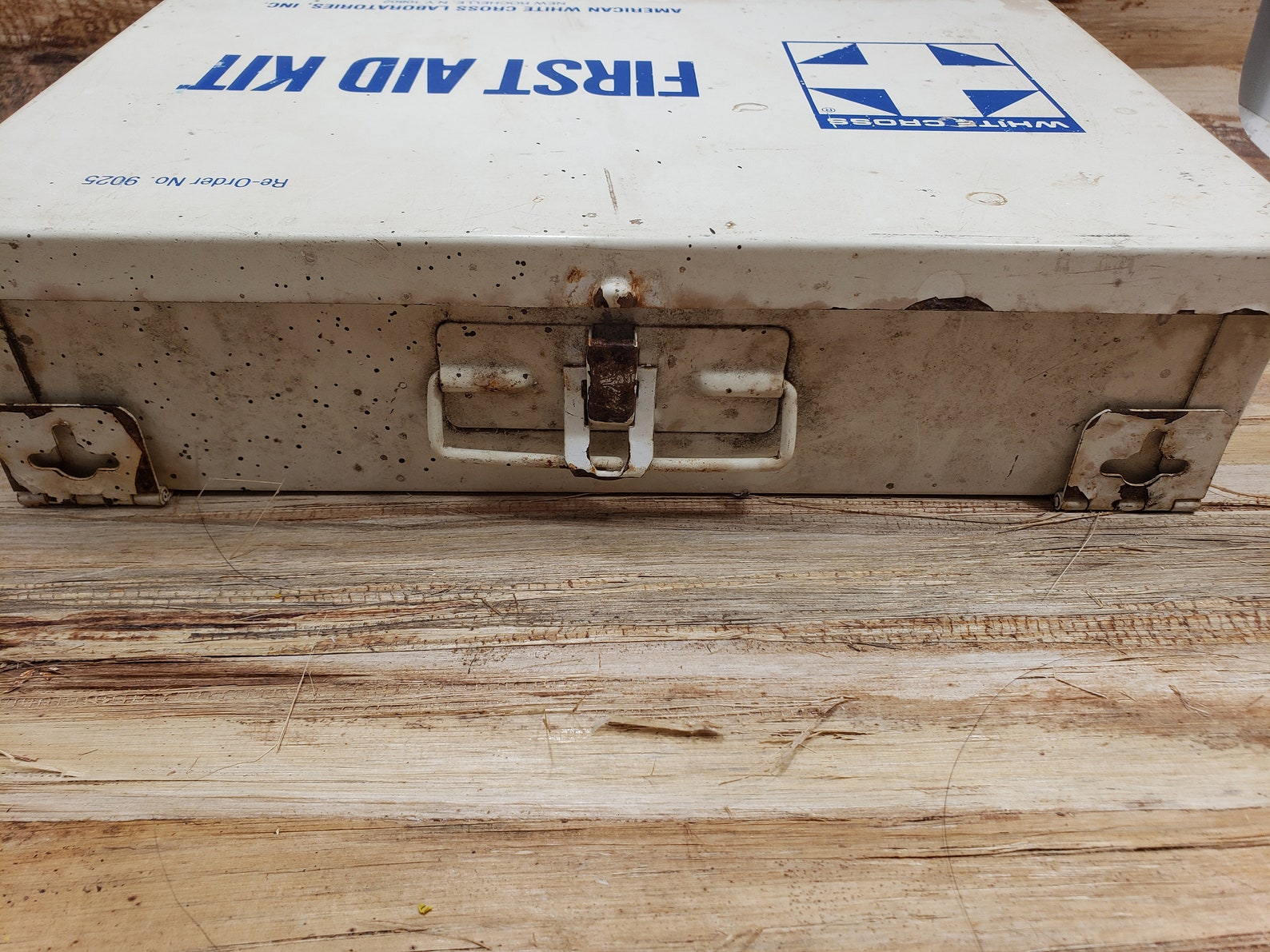 Vintage White Cross First Aid Kit, Rusty and Crusty - Etsy