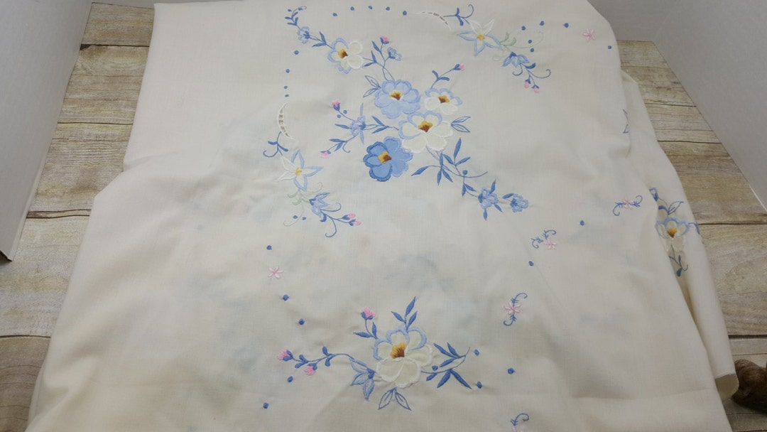 Vintage Tablecloth, Large Rectangle, Embroidered, 1970s-1980s - Etsy