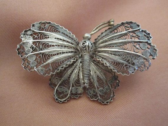 SILVER FILIGREE BUTTERFLY Brooch Circa 1920s - Gem