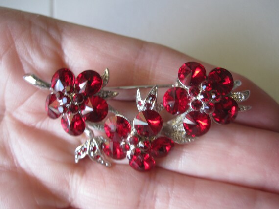RUBY RIVOLI RHINESTONE Floral Brooch - Gem