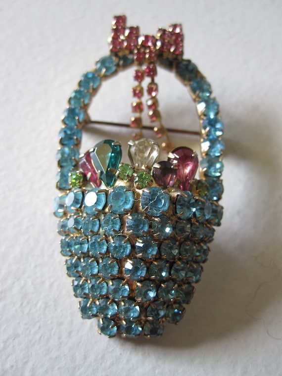 easter basket brooch - Gem