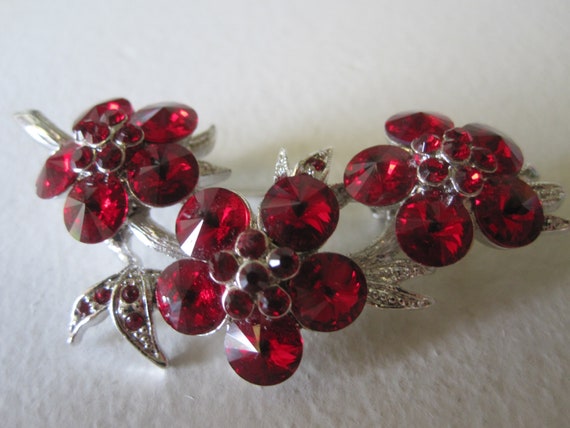 RUBY RIVOLI RHINESTONE Floral Brooch - Gem