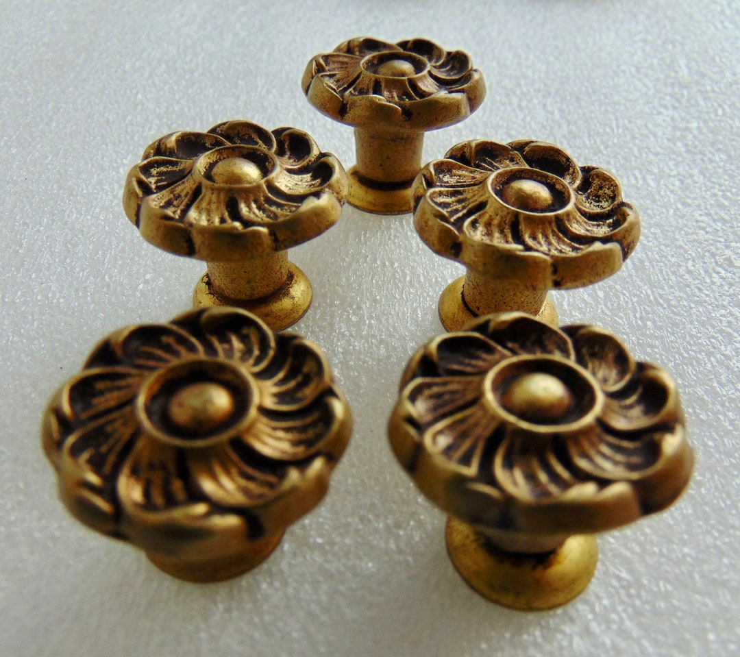 Vintage Small Antique Brass Flower Knob 5 Round Dresser Desk Cabinet ...