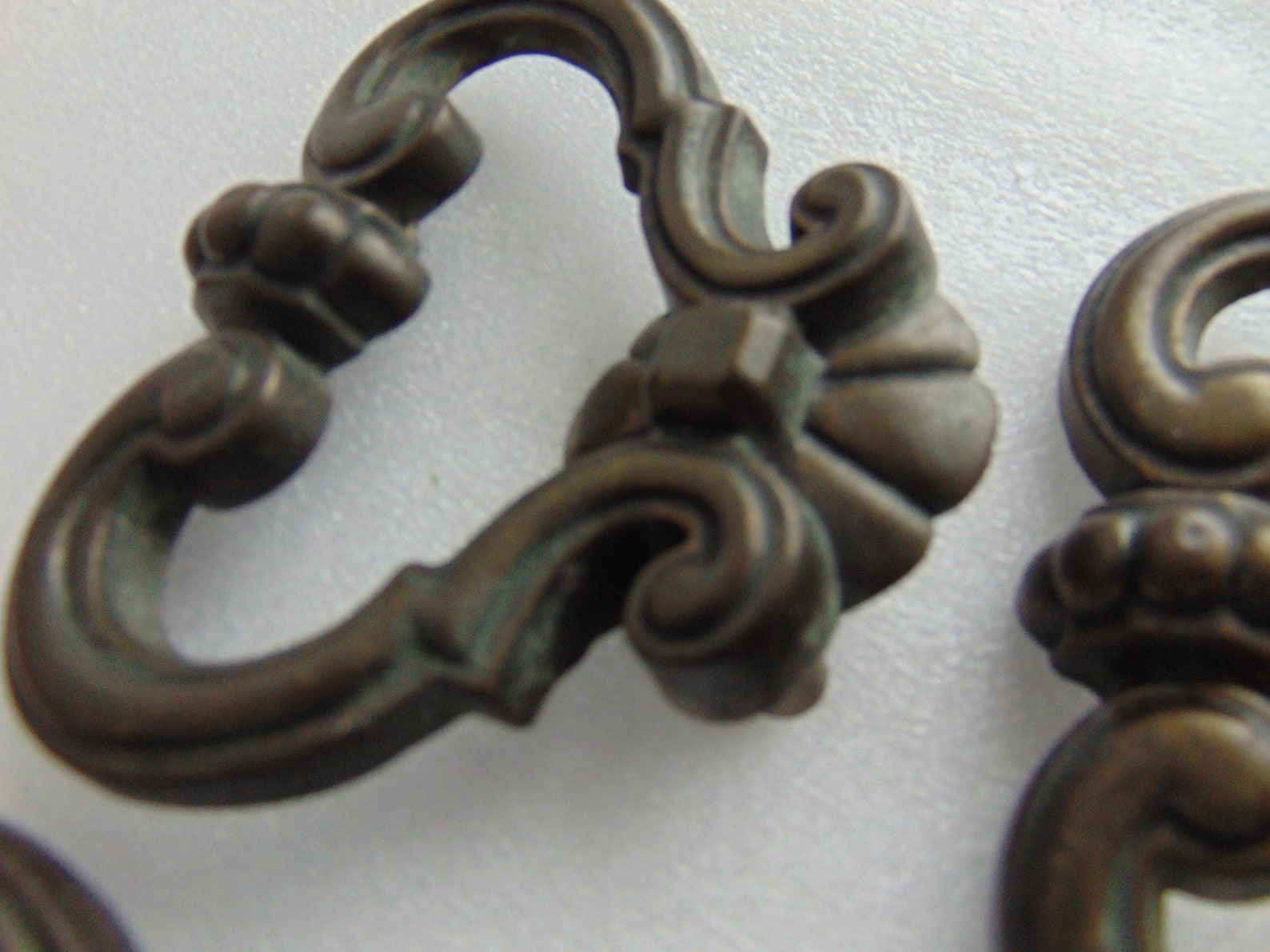 Set of 5 Vintage 5 Faux Drop Pulls, 1.25 in Centers, Antique Brass - Etsy