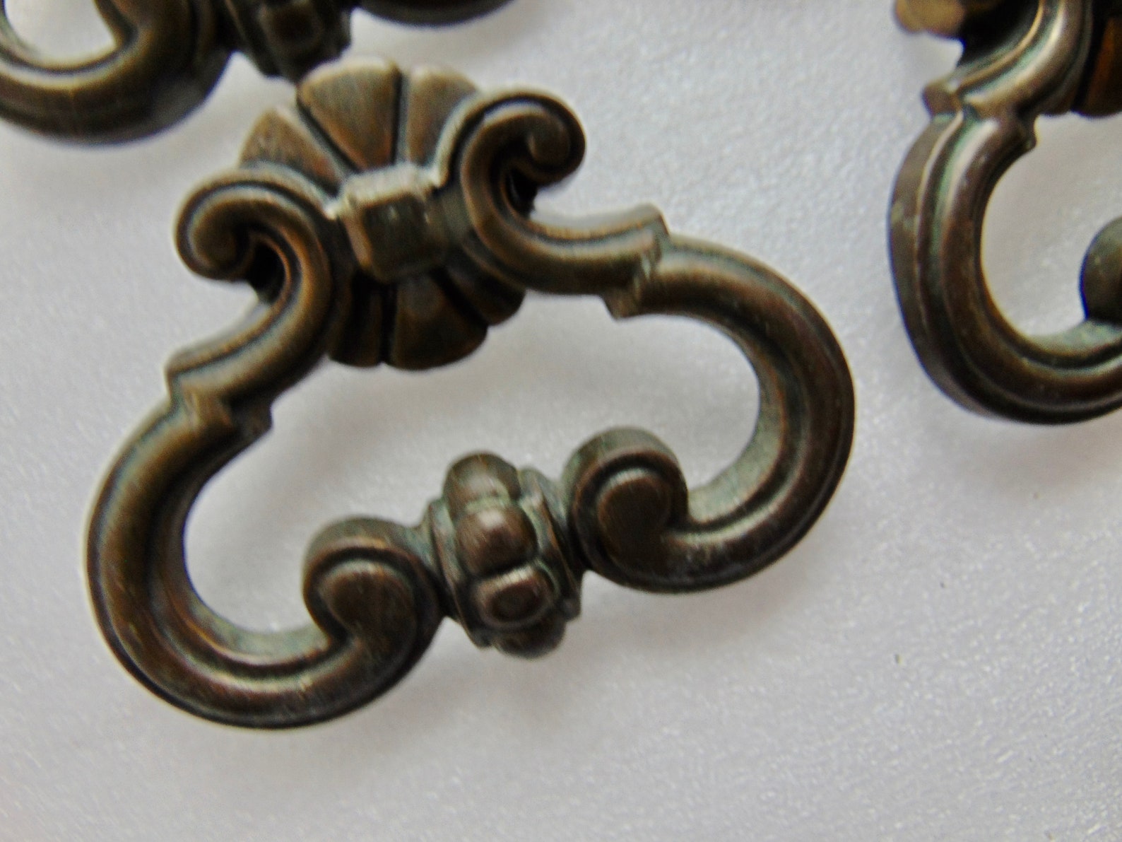 Set of 5 Vintage 5 Faux Drop Pulls, 1.25 in Centers, Antique Brass - Etsy
