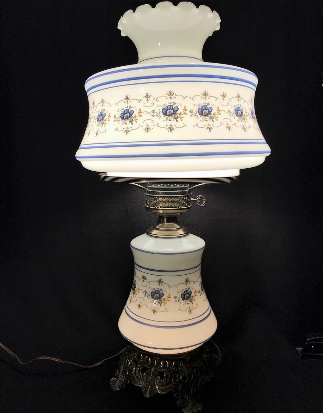 QUOIZEL 1973 Large "abigail Adams Collection" Blue Floral Hurricane ...