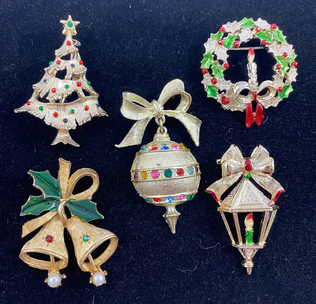 Lot of Festive Christmas Themed Brooches - Etsy
