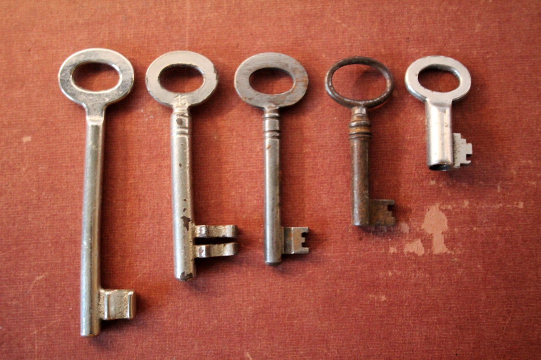5 Antique Vintage French Keys, Antique Keys, Iron Key, Safe Key ...
