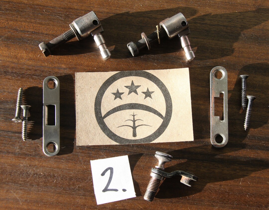 Singer Sewing Machine Set of Retention Catch Hinges & Metal Locking ...