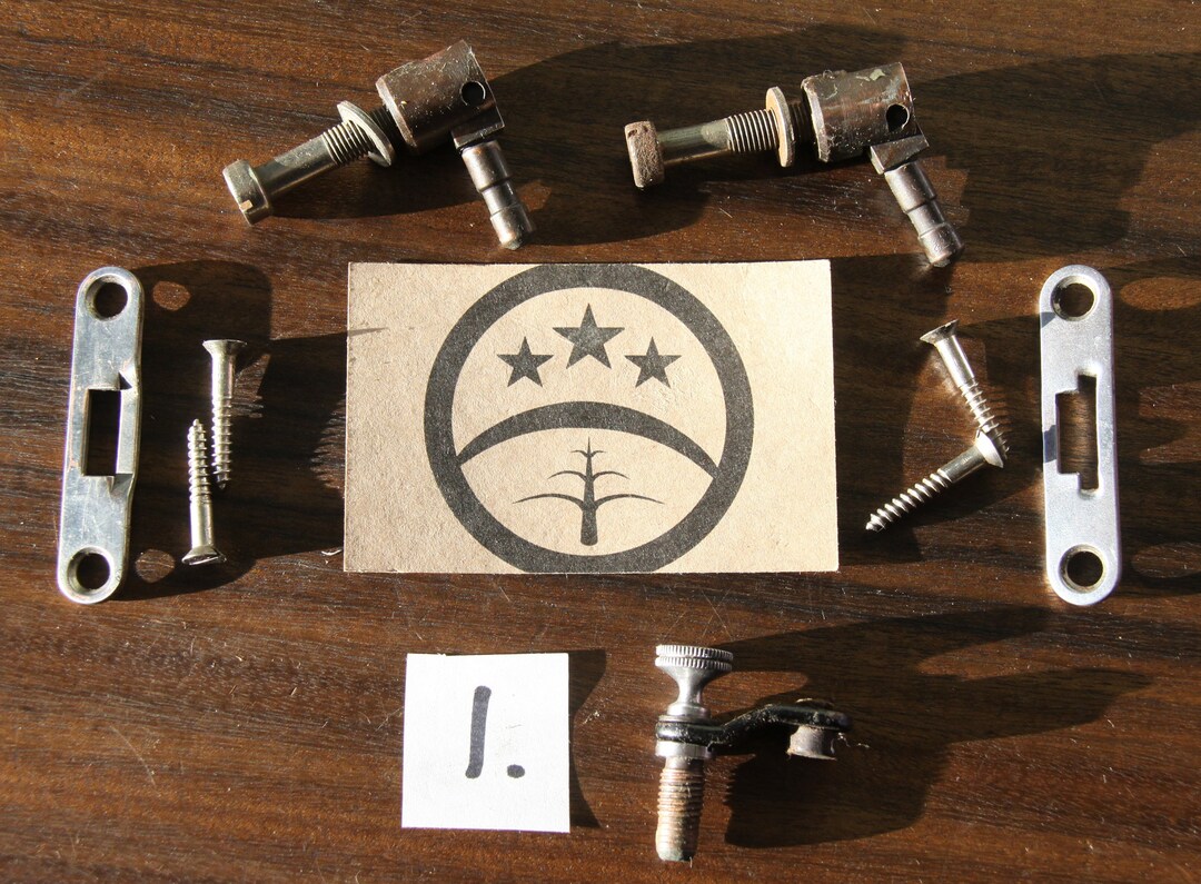 Singer Sewing Machine Set of Retention Catch Hinges & Metal Locking ...