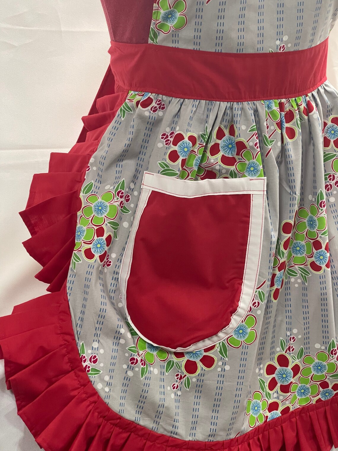 Retro Vintage 50s Style Full Apron / Pinny Flowers on Grey - Etsy