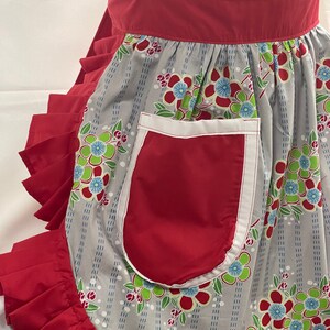 Retro Vintage 50s Style Full Apron / Pinny - Flowers on Grey With Red ...