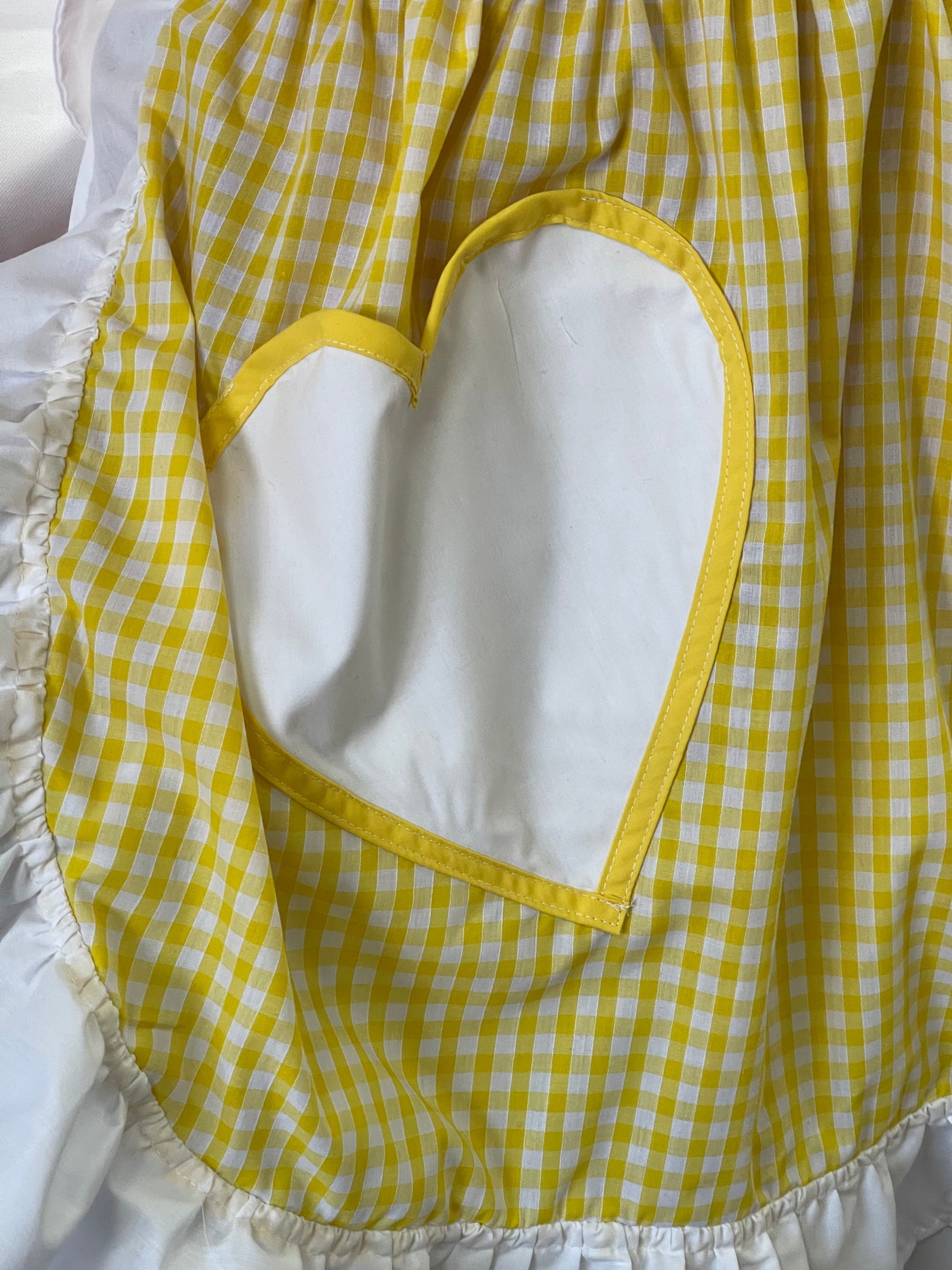 Retro Vintage 50s Style Full Apron / Pinny With Heart Shaped Top and ...