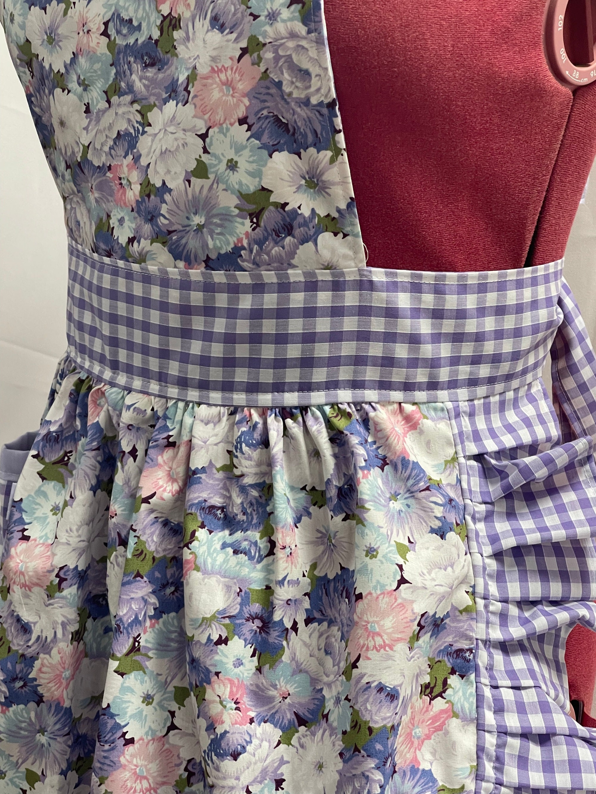 RETRO VINTAGE 50s STYLE FULL APRON / PINNY - LILAC FLOWERS PURPLE ...