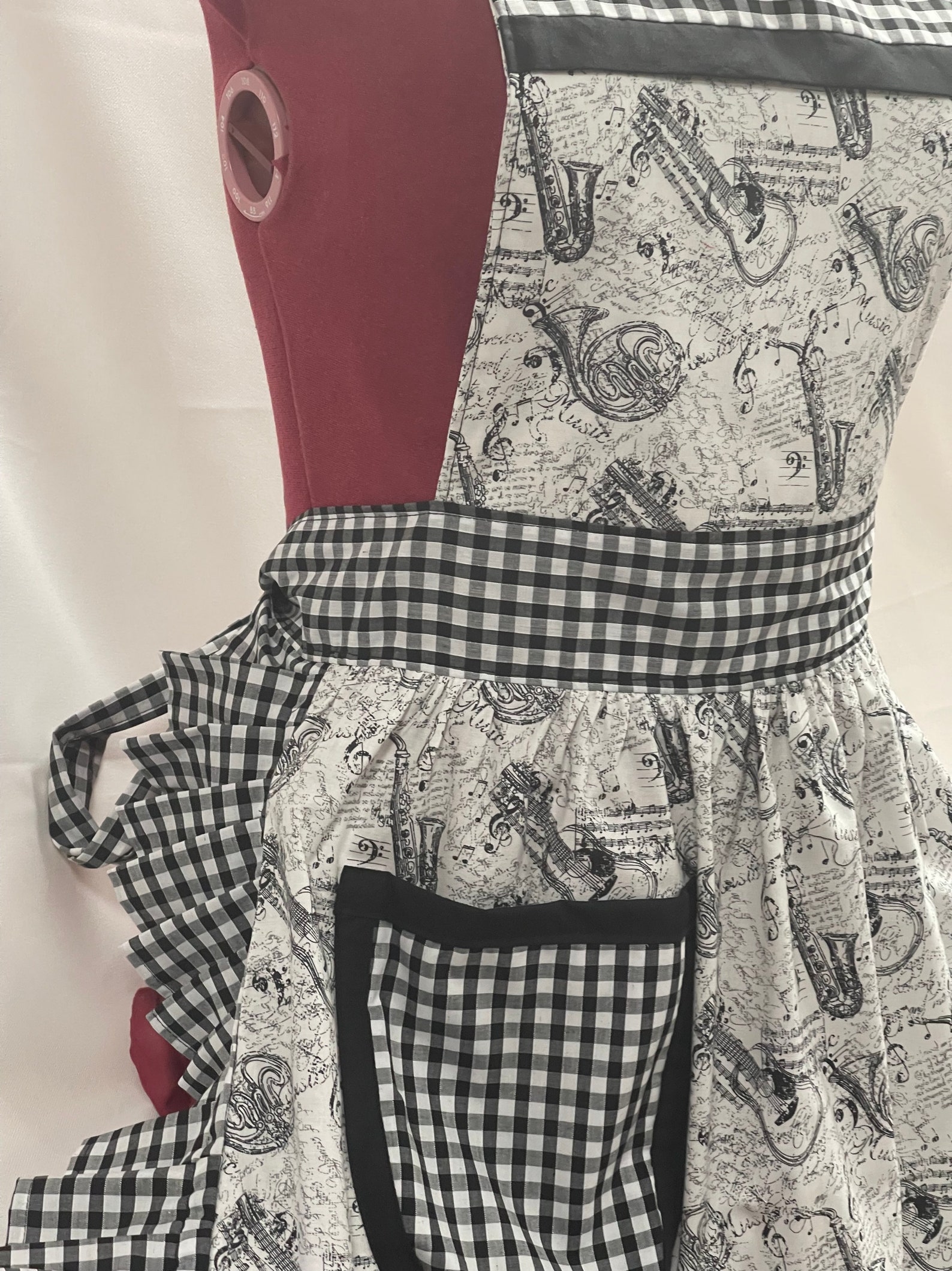 Retro Vintage 50s Style Full Apron / Pinny - Musical on Cream With ...