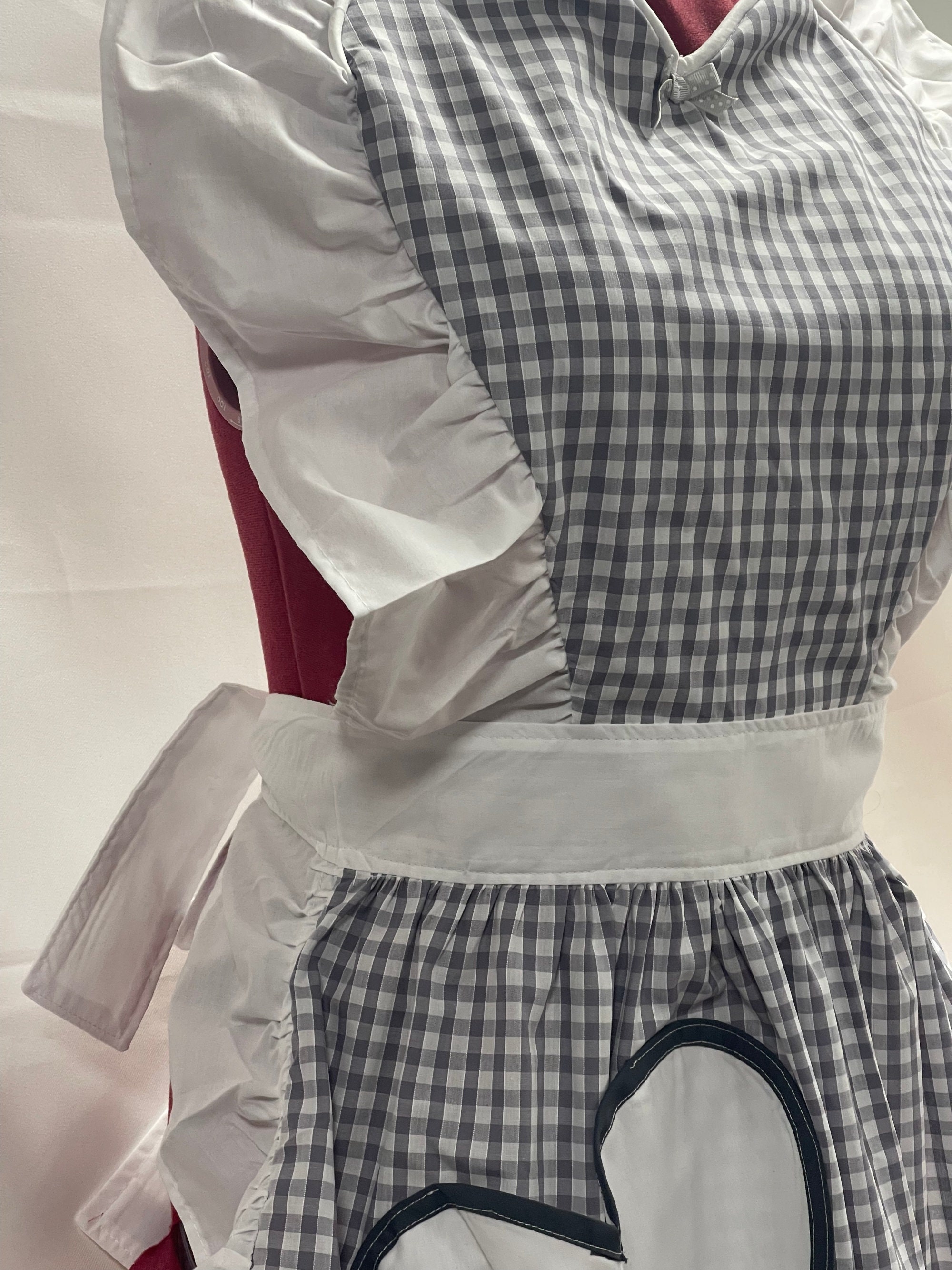 Retro Vintage 50s Style Full Apron / Pinny With Heart Shaped Top and ...