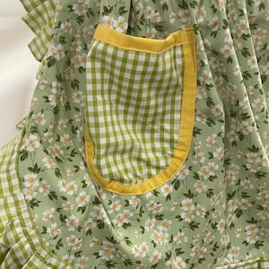 Retro Vintage 50s Style Half Apron / Pinny - Green Floral With Apple ...
