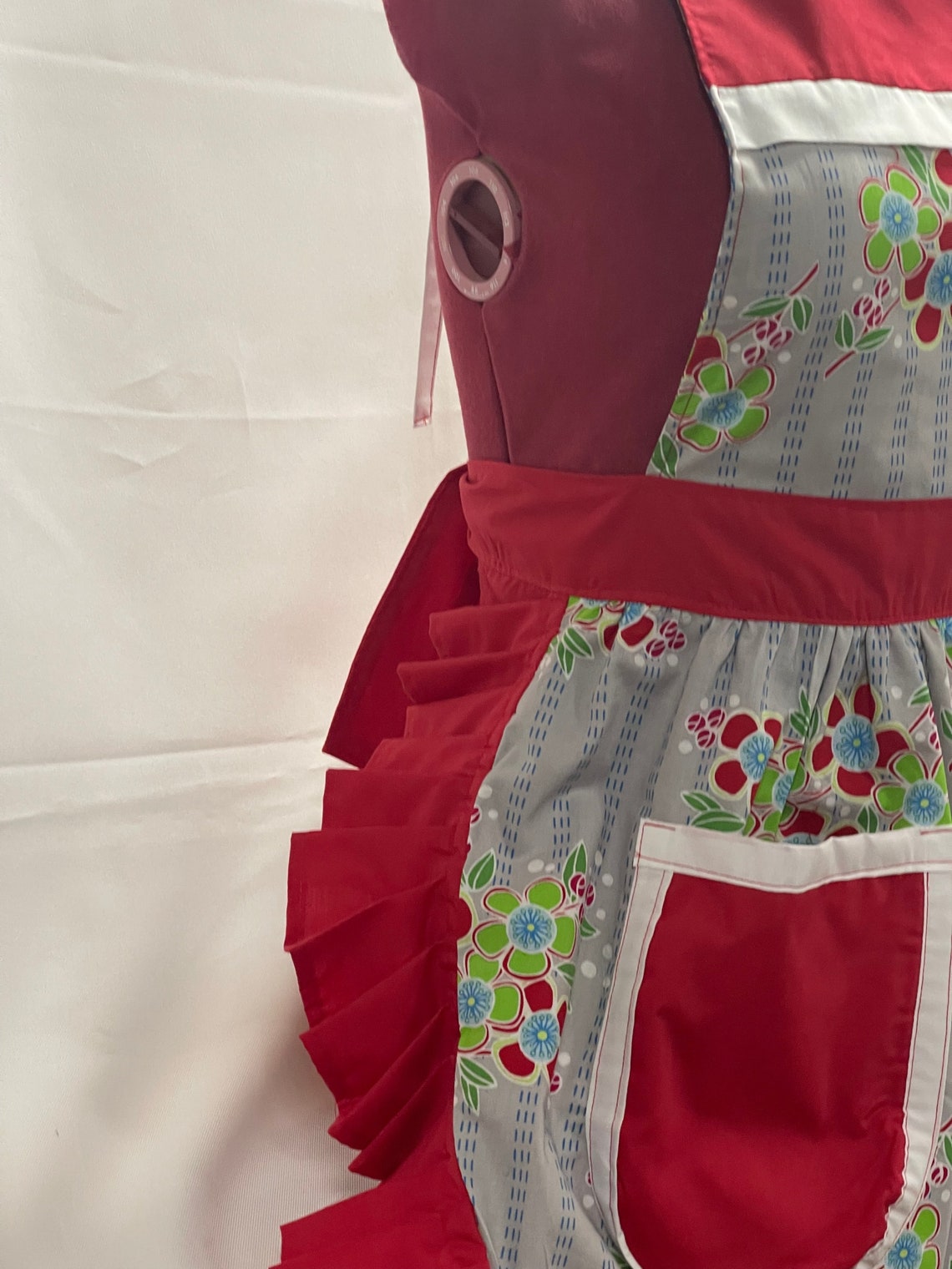 Retro Vintage 50s Style Full Apron / Pinny Flowers on Grey - Etsy