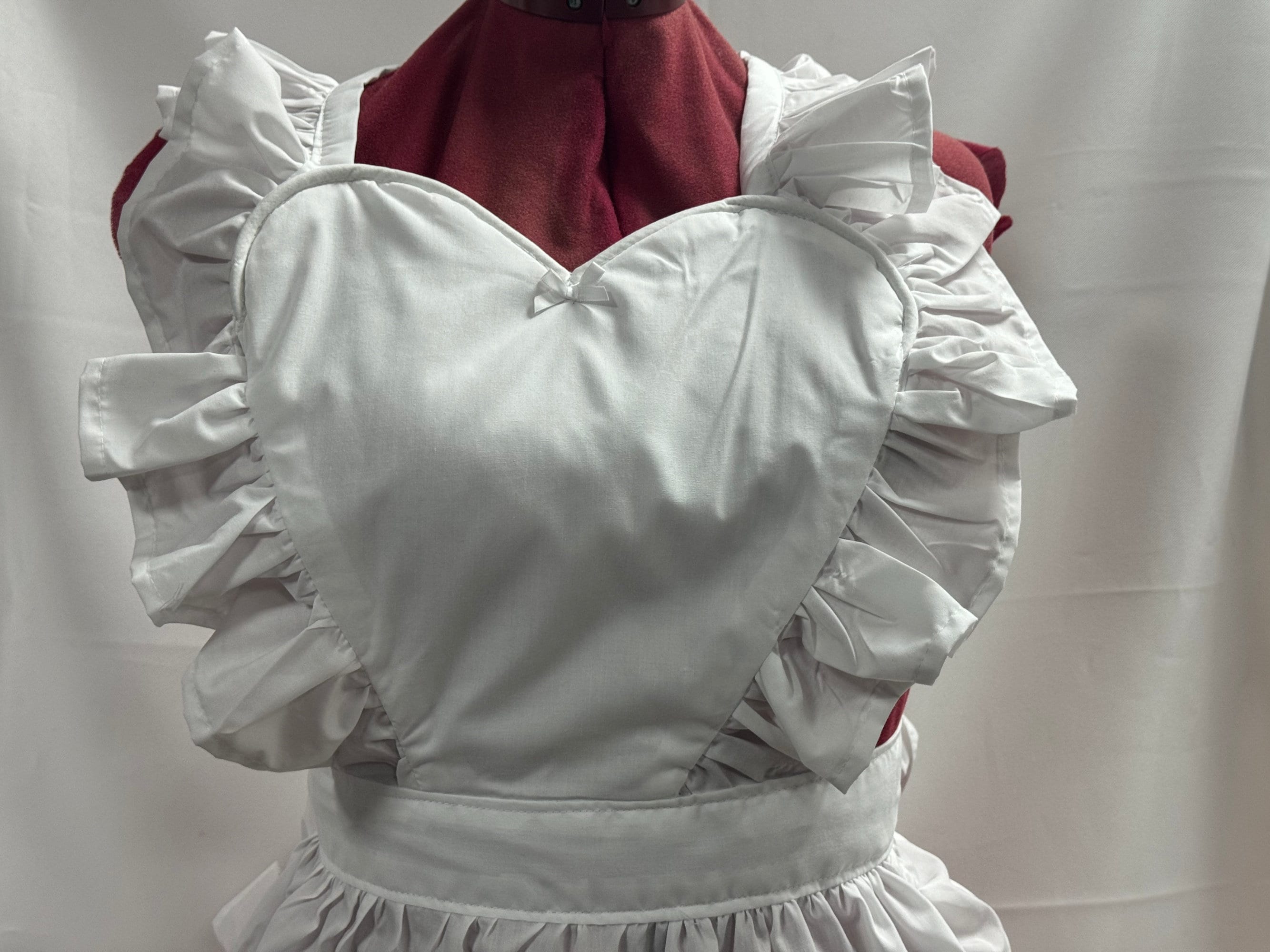 Retro Vintage 50s Style Full Apron / Pinny With Heart Shaped Top and ...