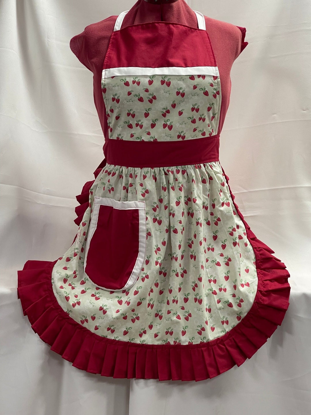 Retro Vintage 50s Style Full Apron / Pinny - Strawberries on Pale Green ...