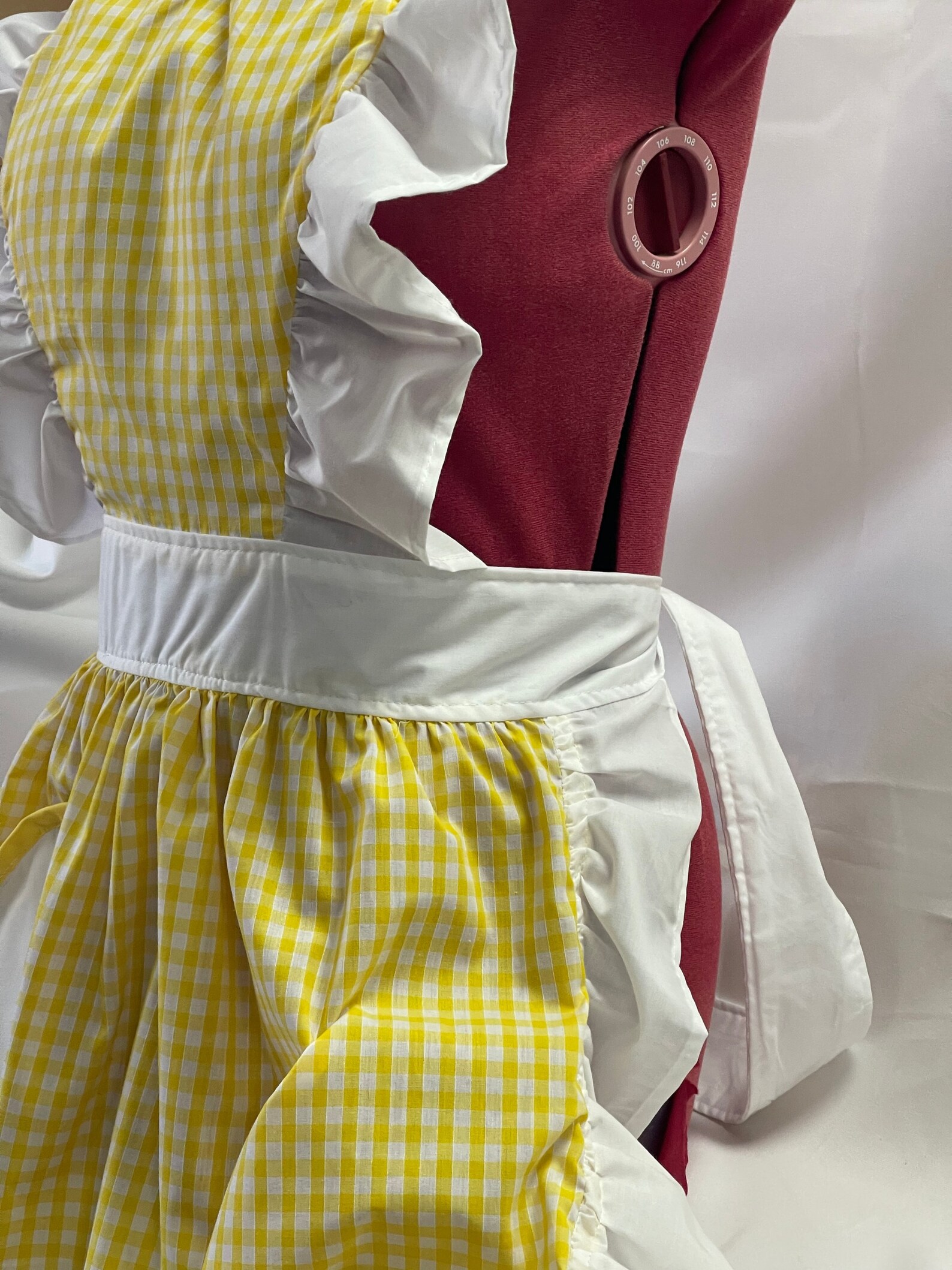 Retro Vintage 50s Style Full Apron / Pinny With Heart Shaped Top and ...
