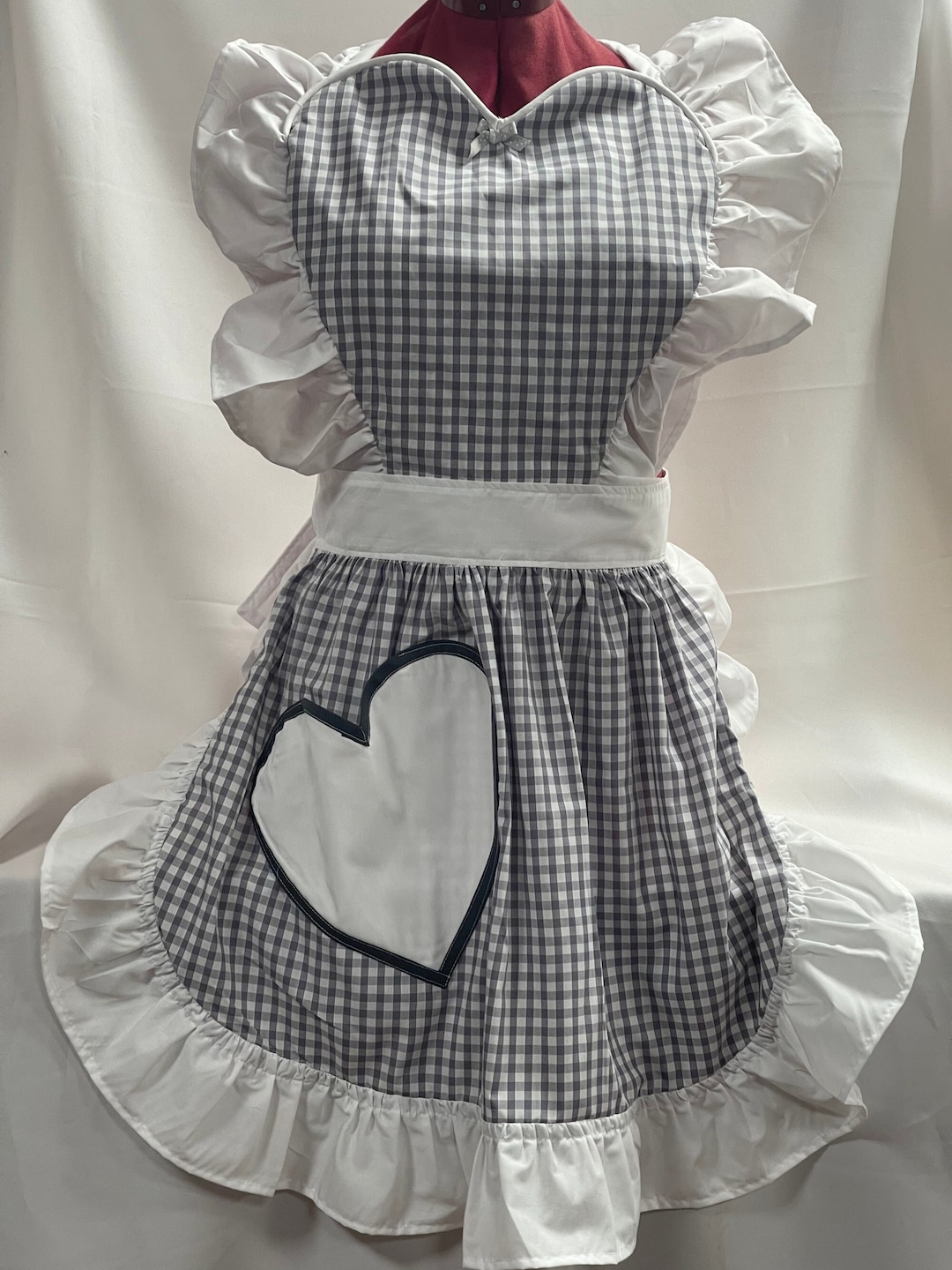 Retro Vintage 50s Style Full Apron / Pinny With Heart Shaped Top and ...