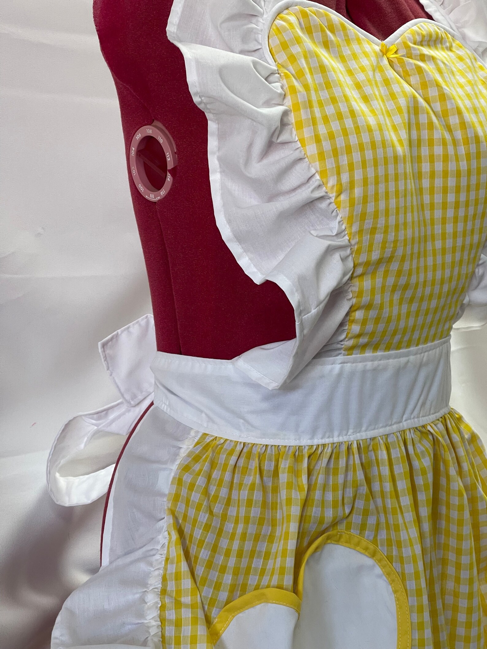 Retro Vintage 50s Style Full Apron / Pinny With Heart Shaped Top and ...
