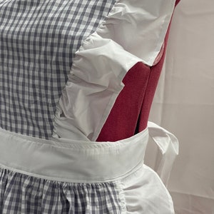 Retro Vintage 50s Style Full Apron / Pinny With Heart Shaped Top and ...