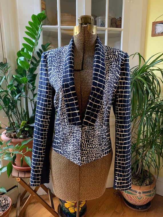 Navy and white abstract scale print jacket xs by BCBG… - Gem