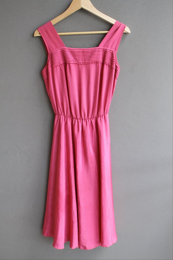 Items similar to Beautiful VINTAGE pretty in PINK long 80s sleeveless ...