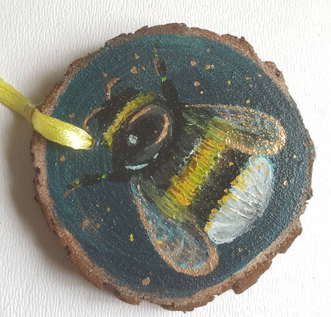 Pintura de rodajas de madera de abeja pintada a mano Tipo abeja ...